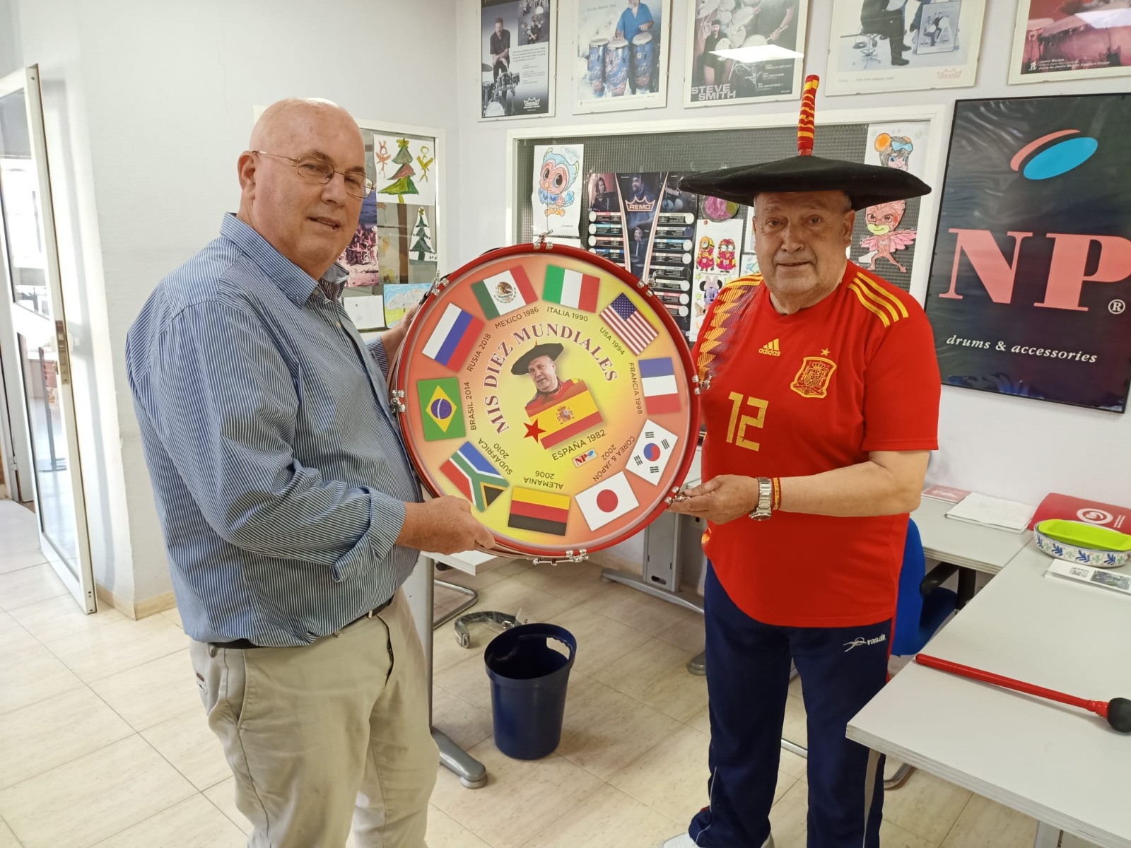 El jugador número 13 de España, Manolo el del bombo - NPdrums